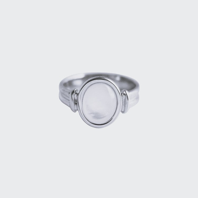 Oval Pearl Ring – Aubrey Adele
